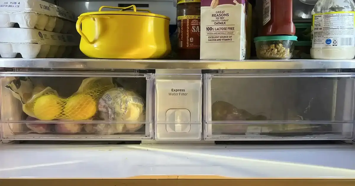 How to Clean a Refrigerator – Inside and Out