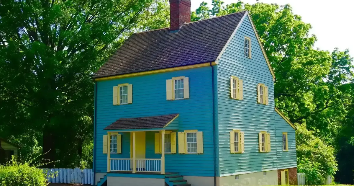 How to Identify a House With Foundation Issues